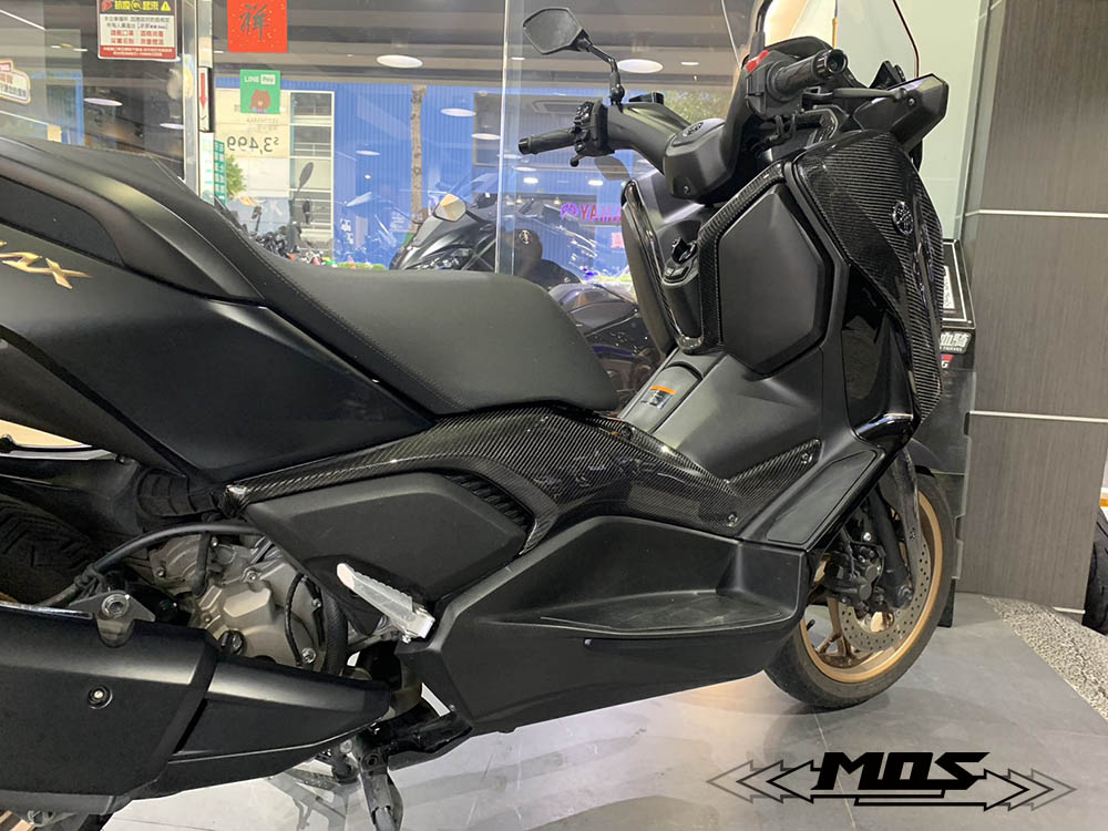 YAMAHA_XMAX_2023_碳纖維車身左右側蓋_實車照 - MOS